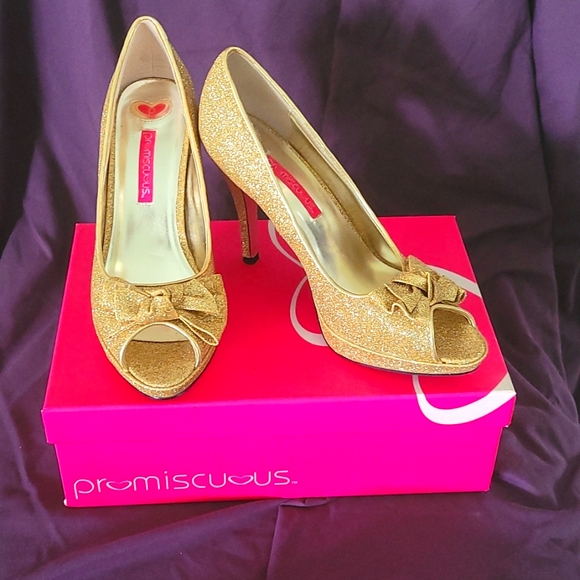 promiscuous | Shoes | Promiscuous Gold Sparkle Heels Size 95 | Poshmark
